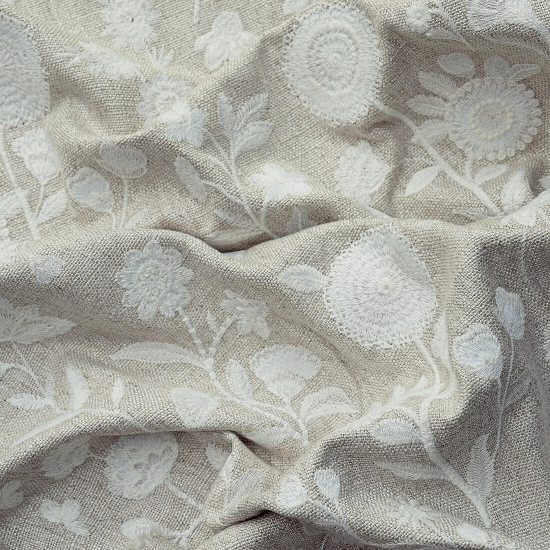 Fable - Ivory fabric | Folklaw | Andrew Martin