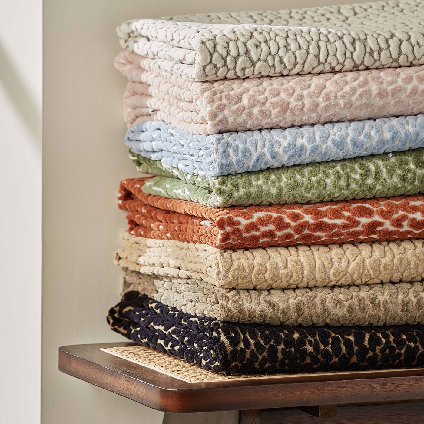 Lacuna - Kelly fabric | Reflect Velvets | Harlequin