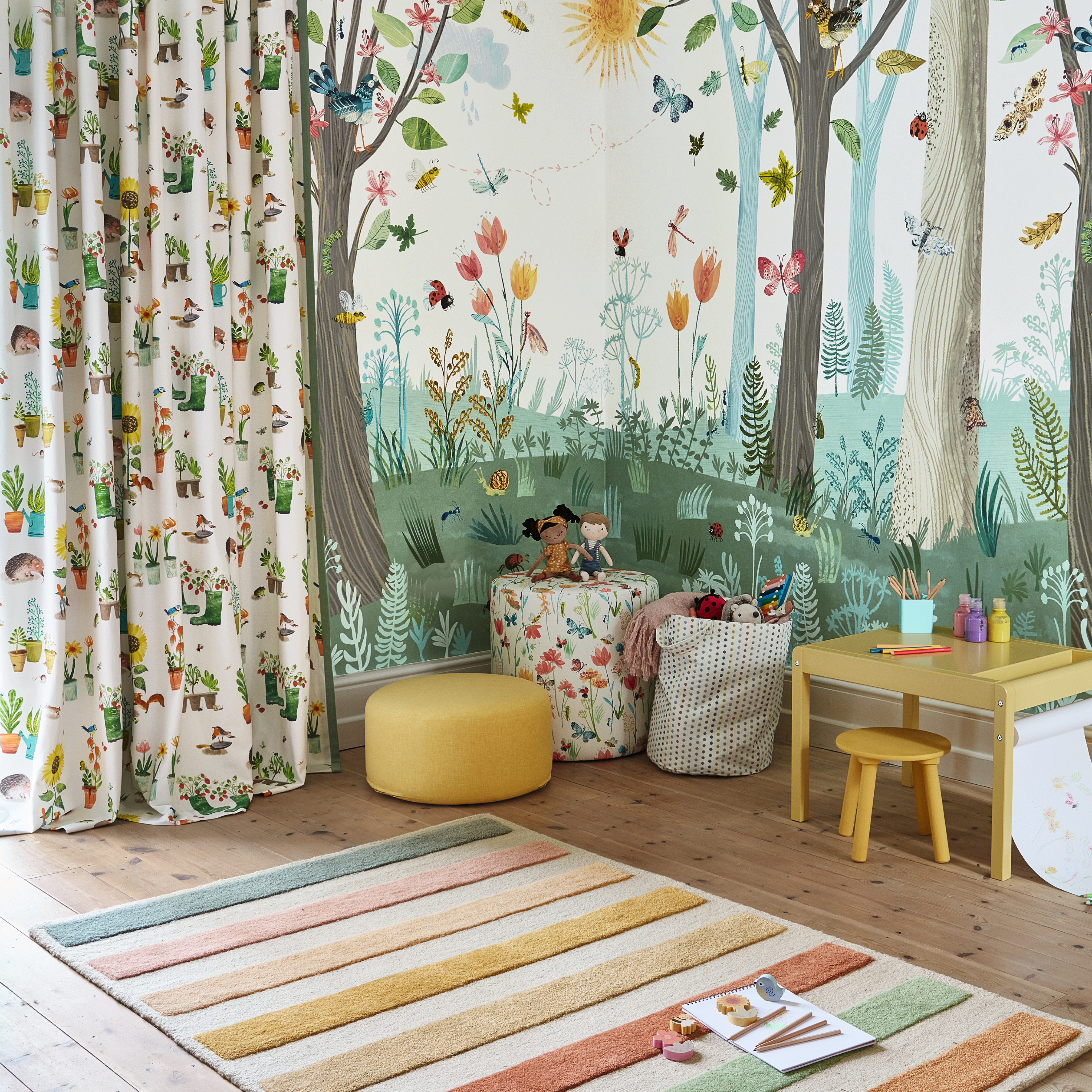 Busy Buzzy Wall Mural - 01 wallpaper | Picturebook 2 Wallcoverings ...