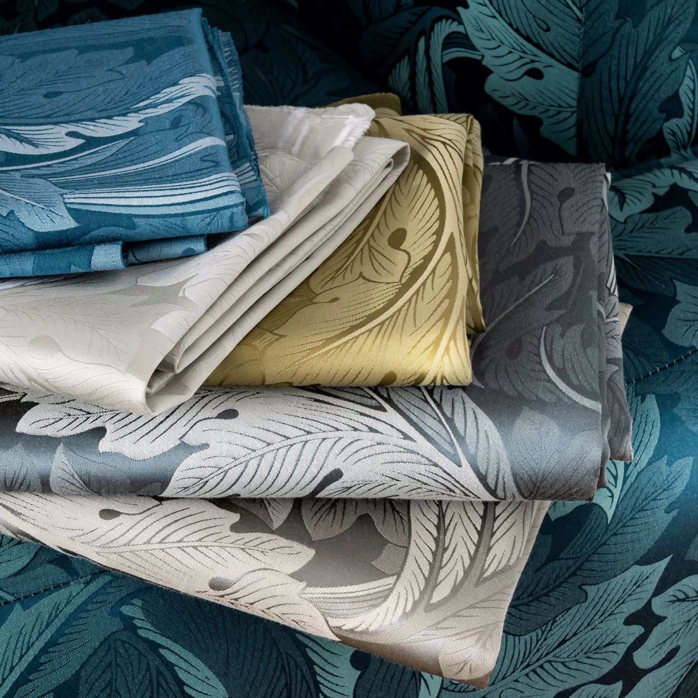 Acanthus Jacquard - Linen fabric | William Morris Weaves | Clarke & Clarke