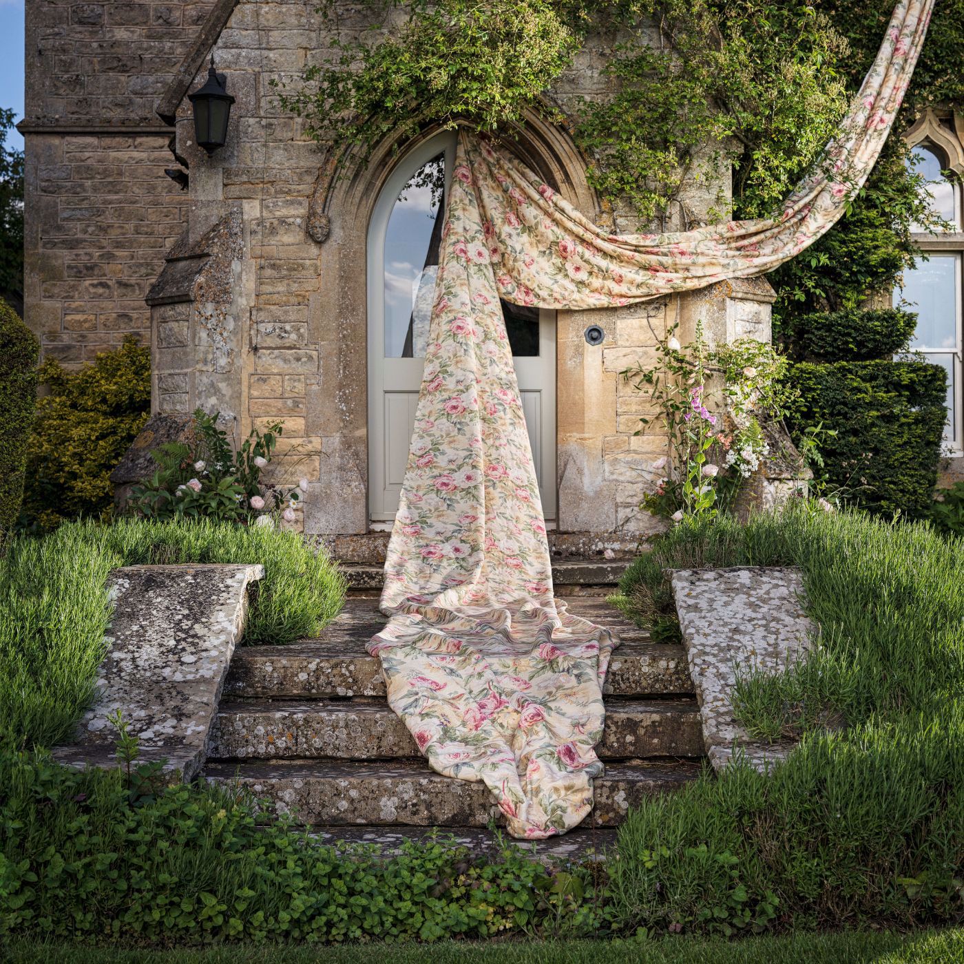 Amelia Rose - Crimson/Gold fabric | Country House Fabrics | Sanderson