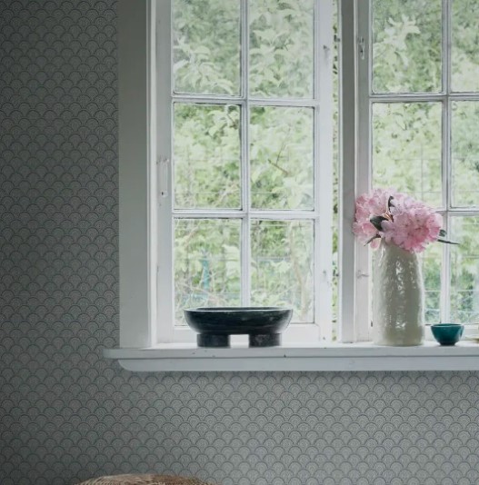 Beata - Misty Blue wallpaper | Pattern stories | Sandberg