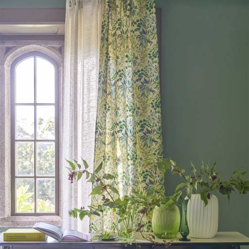 Karakusa - Emerald fabric | Ikebana Fabrics | Designers Guild