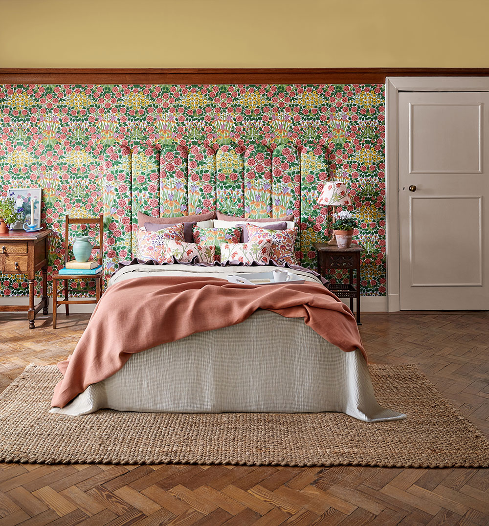 Hyacinth - Cosmo Pink fabric | Bedford Park Fabrics | Morris & Co