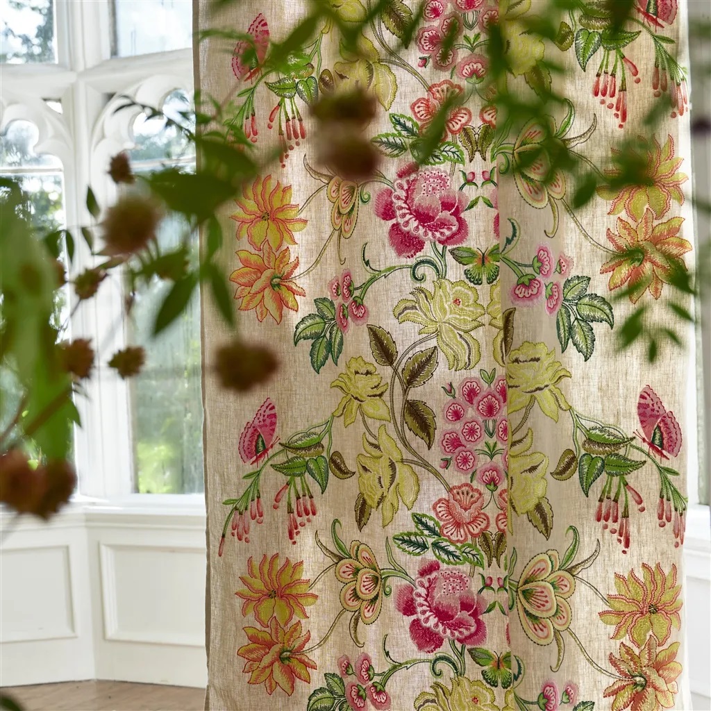 Isabella - Fuchsia fabric | Ghirlanda Fabrics | Designers Guild