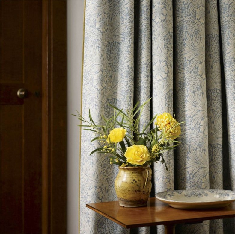 Marigold - China Blue/Ivory fabric | Cornubia Fabrics | Morris & Co